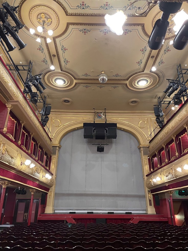 Spotlight on: A Tour of Leeds City Varieties Music Hall – Always Time ...